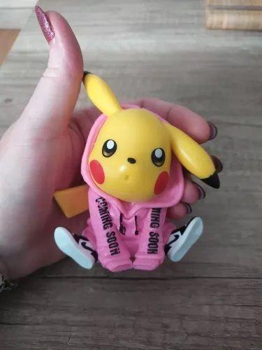 Pikachu Segurando Uma Rosa