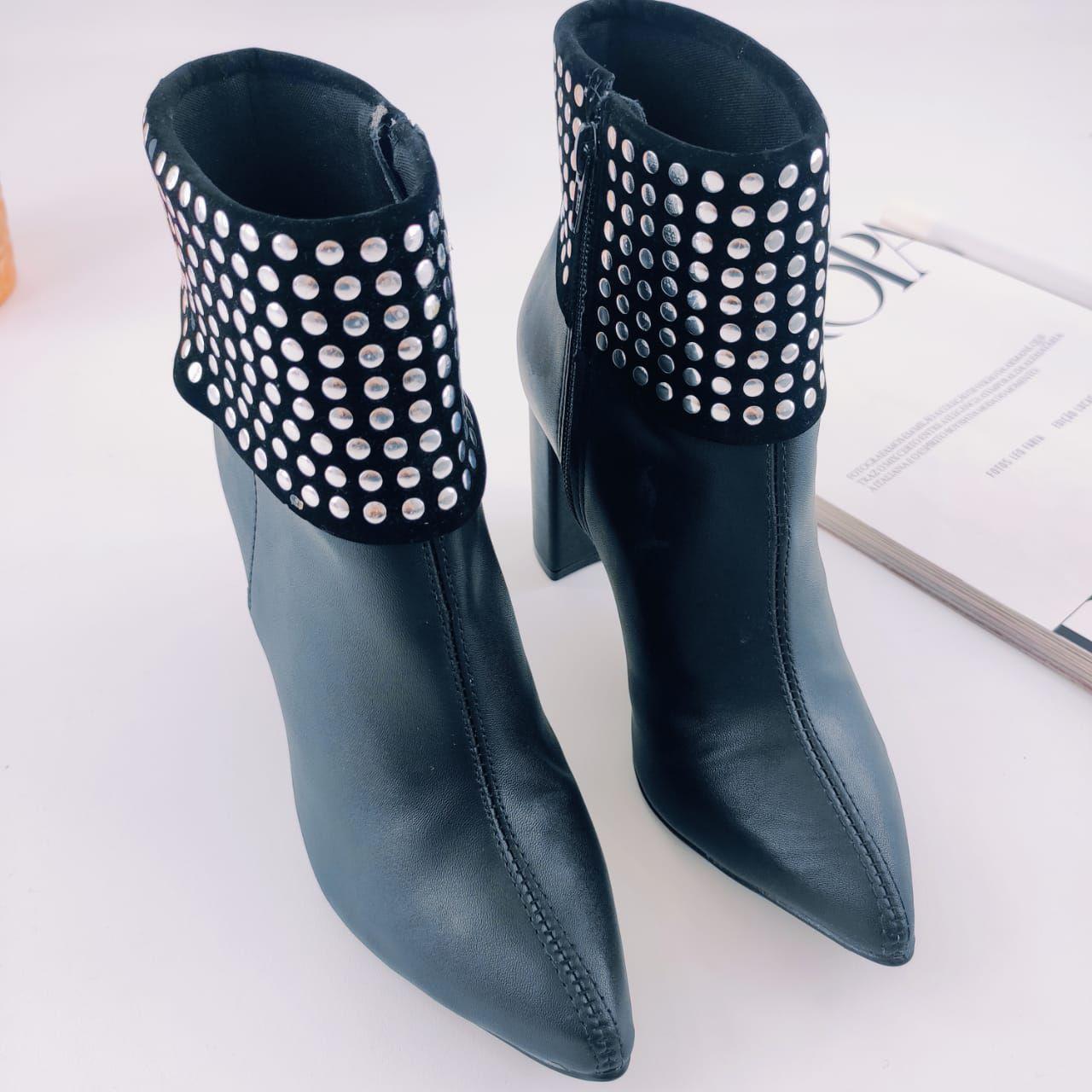Bota Cano Curto com Barra de Rebites Via Uno - Bota Feminina - Magazine ...