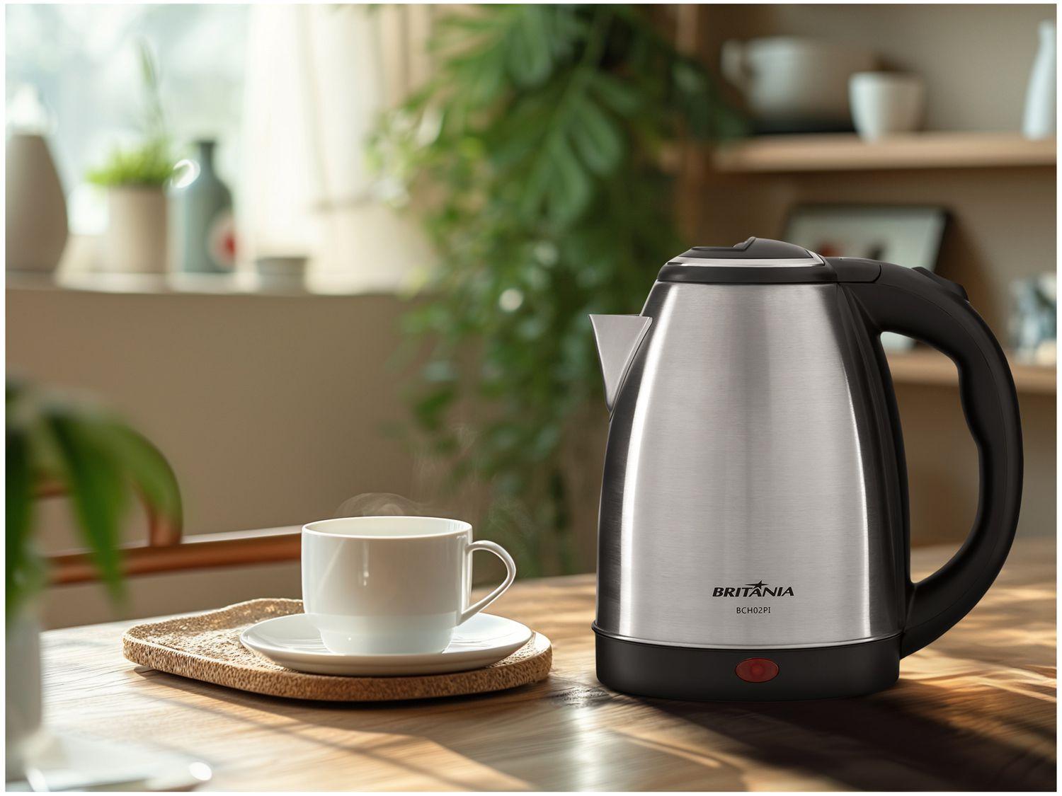 Chaleira Elétrica Britânia BCH02PI Prata e Preta - 110V 1,8L Prata e Preto