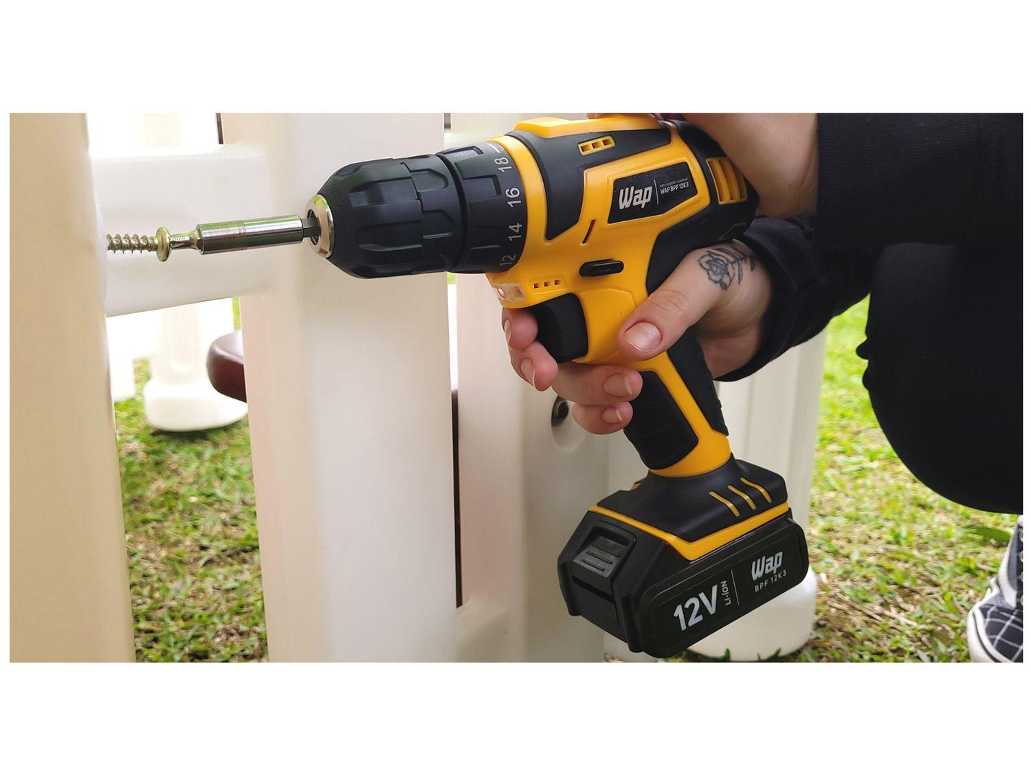 Furadeira e Parafusadeira Wap a Bateria 12V com Maleta 13 Peças BPF 12K3