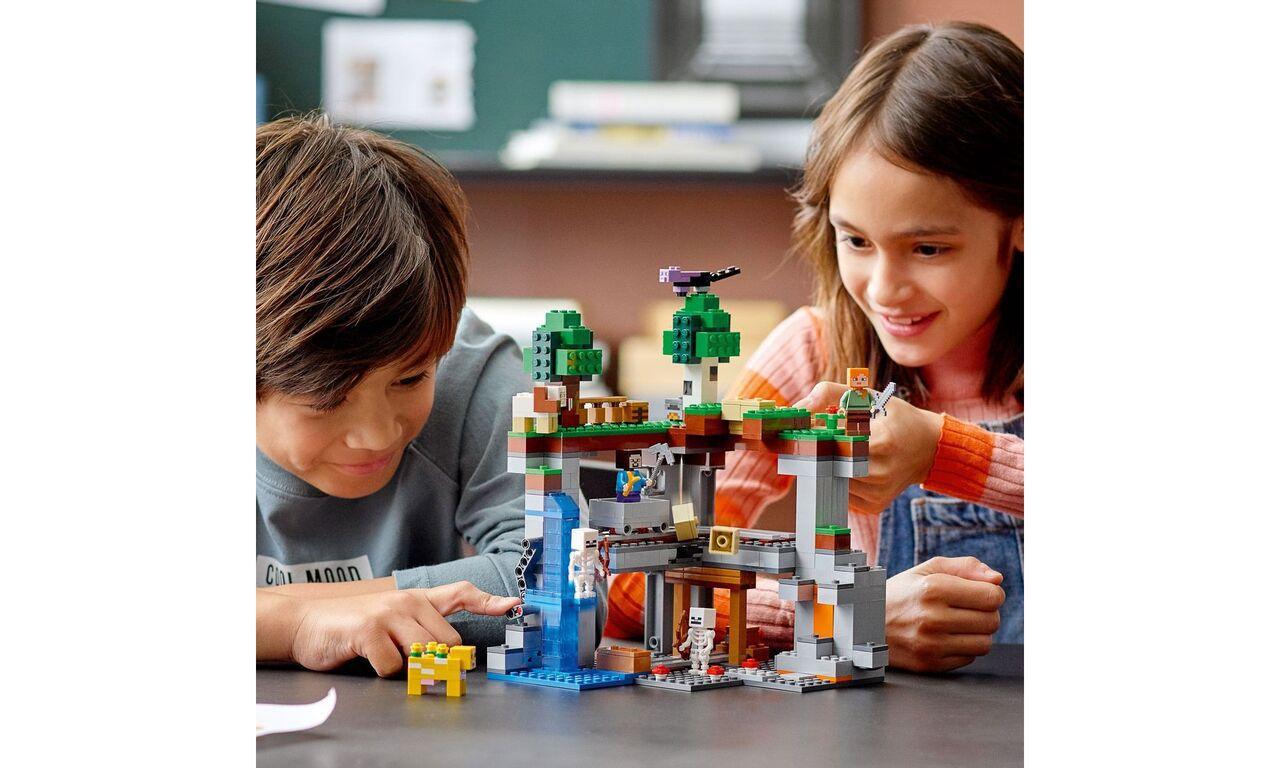 Lego Minecraft A Primeira Aventura 542 Peças 21169 - Brinquedos de ...