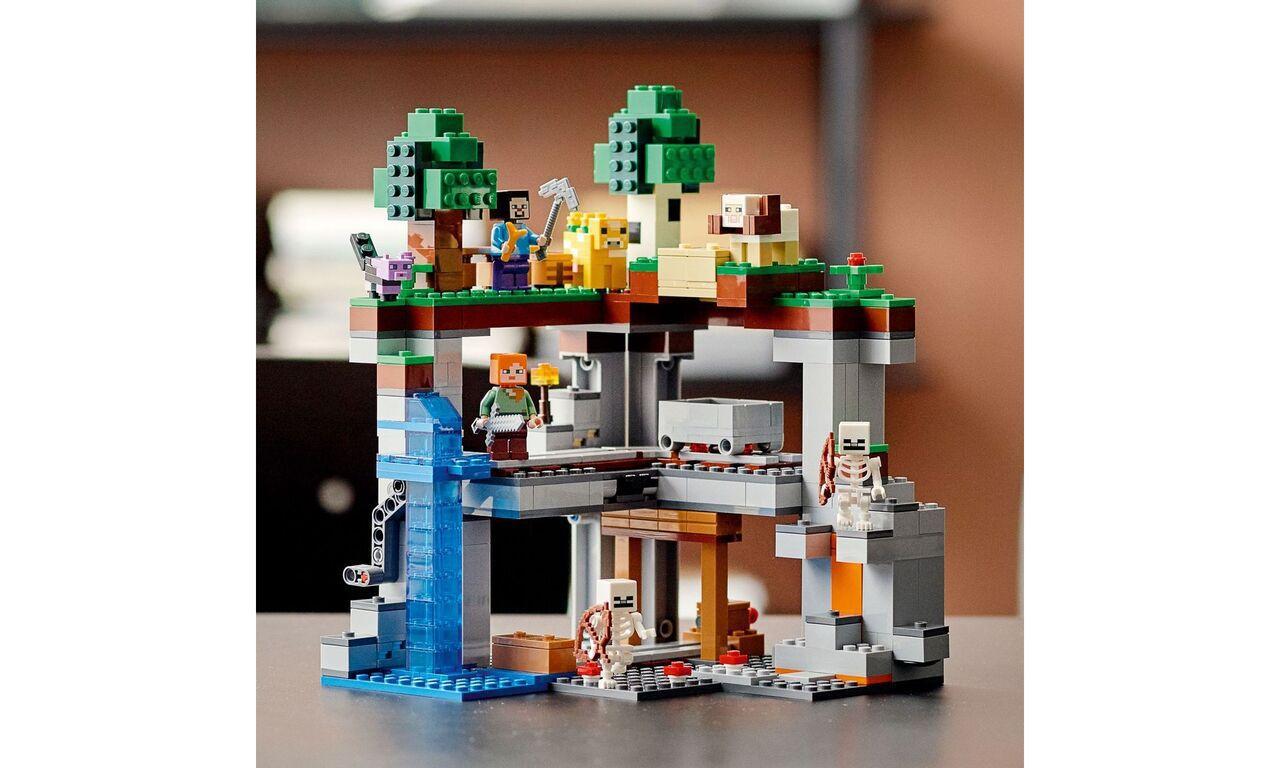 Lego Minecraft A Primeira Aventura 542 Peças 21169 - Brinquedos de ...