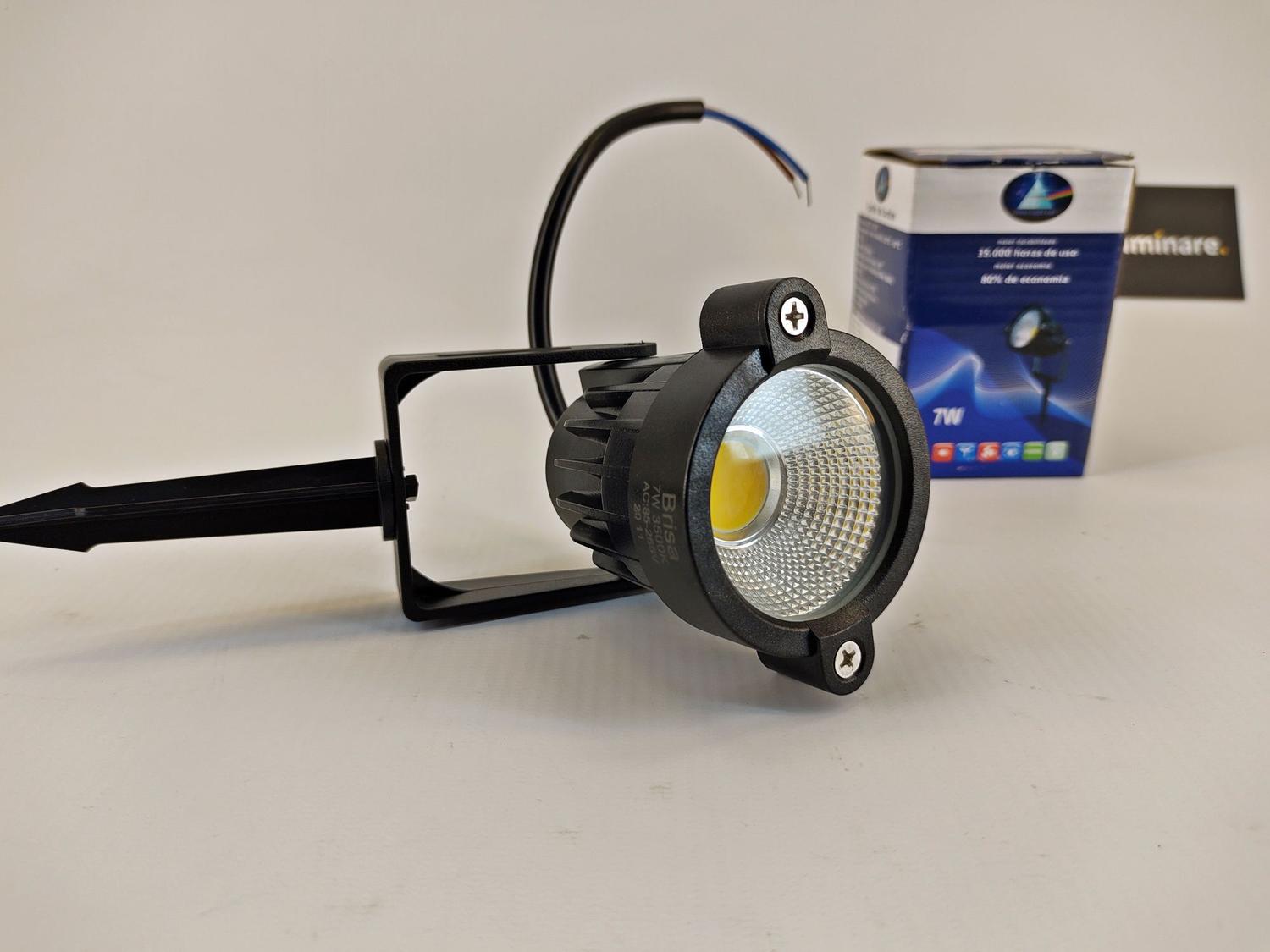 Luminária refletor espeto de jardim LED 7W IP65 BIVOLT - Brisa Light ...