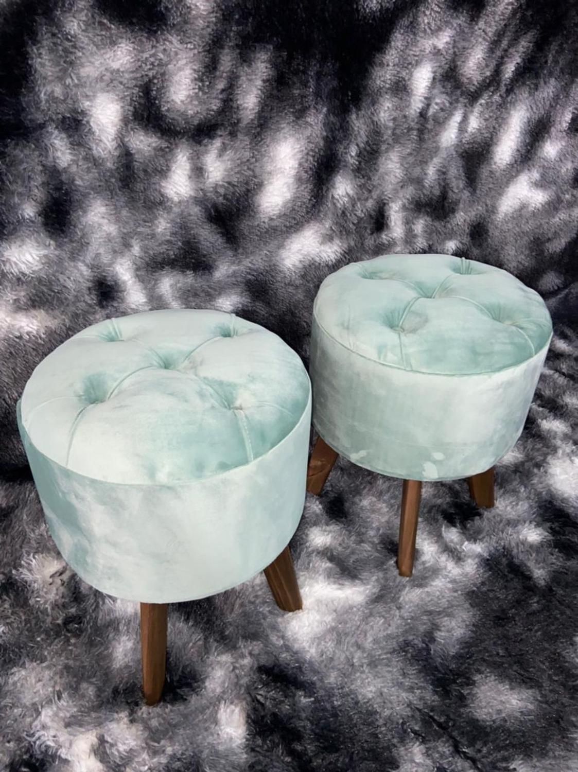 Puff Capitone Redondo-tecido Veludo-pés Em Madeira De Pinus. - Cir ...