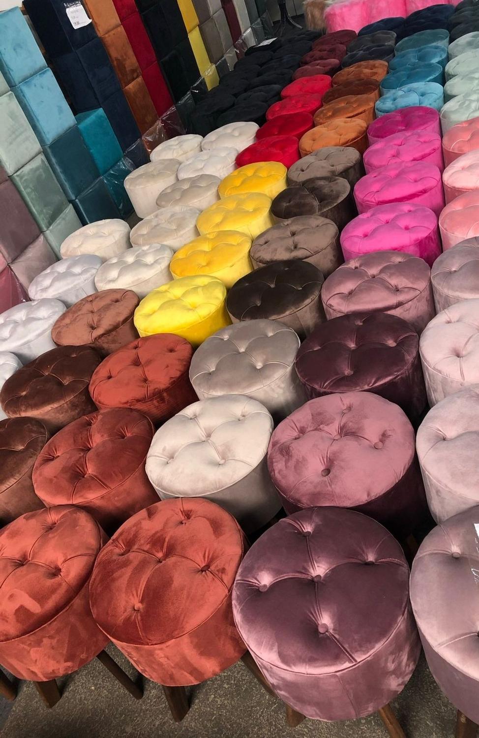 Puff Capitone Redondo-tecido Veludo-pés Em Madeira De Pinus. - Cir ...