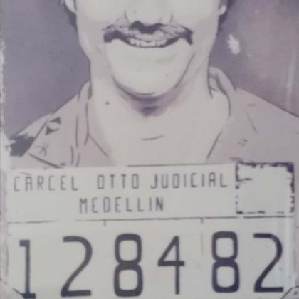 Quadro de Madeira Pequeno (30cmX20cm) Pablo Escobar Carcel Otto ...