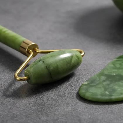 Rolo Pedra Massagem Facial Jade Com Placa Guasha Cor Verde - BMAX ...