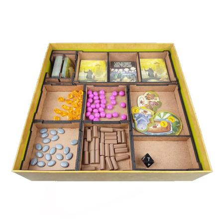 Jogo pronto Cartoon estilo modelo 3D de pequeno soldado no capacete ...