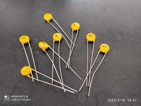10x Varistor Ve09m00251k = Ve090251 9mm 250v Avx - Materiais Elétricos ...