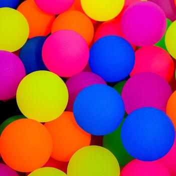 12 bolinhas pula pula gigantes (45mm) neon - PIGPUG - Bola Infantil ...