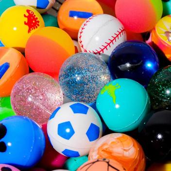 50 Bolinhas Pula-Pula 32MM - Coloridas - BRINDMIX - Bolinha para ...