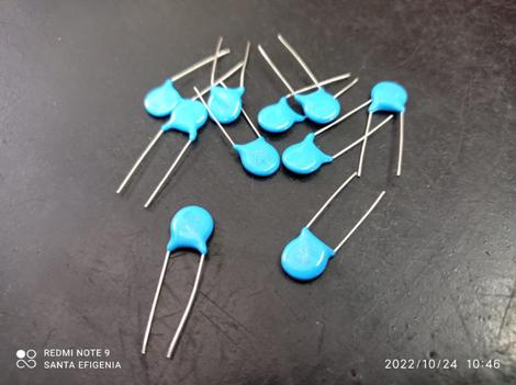 500x Capacitor Ceramico 6,8nf/3kv = 6k8/3kv Y5u 7,5mm Epox - Capacitor ...