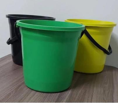 Balde de plástico grande com alça para casa - Filó modas - Balde de ...