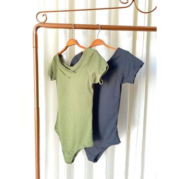 Body blusa feminino canelado ombro a ombro manga curta - Filó Modas ...