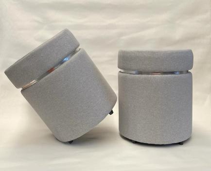 Kit 2 Puffs Redondo com Detalhe de Prata, Tecido Linho Cinza Claro ...