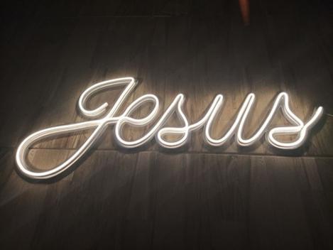 Letreiro NEON LED JESUS, cor branca - ladyled - Painel de LED ...