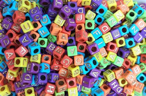 Letrinhas quadradas coloridas Alfabeto Revisado - Letrinhas acrilicas ...