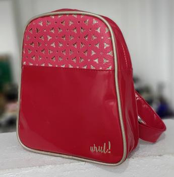 Mini Mochila feminina pink com detalhes em dourado - Uhul! - Mochilas ...