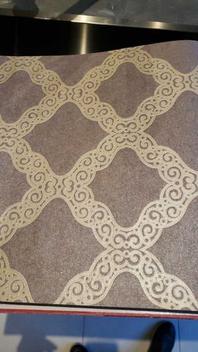 Papel De Parede Lavável Marrom Com Arabesco Dourado - facinus - Papel ...