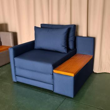 Poltrona Cama Solteiro com Tampo Lateral Direito Tecido Acquablock 108cm - 4R Estofados ...