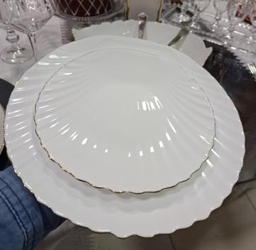 Prato de sobremesa de 20 cm em porcelana com. Filete dourado - Fulfit ...