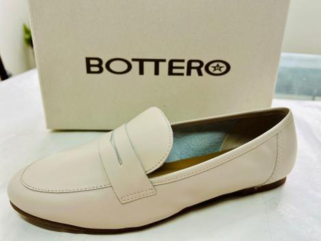 Sapato Bottero Mocassim Feminino Em Couro 365001 Branco Off - Mocassim ...