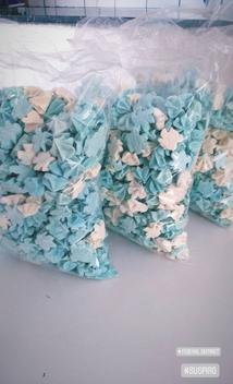 Suspiro Artesanal Azul e Branco No kg - A Gleide Que Fez - Suspiro ...