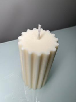 Vela Aromática Vegetal Pilar Cilíndrico Listrado 155g - Likare - Velas ...