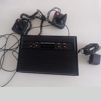 Vídeo Game Console Atari 2600 com 2 controles e cabos originais ...