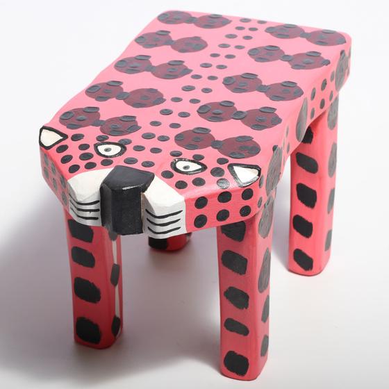 Banco De Onça Rosa Estiloso Decorativo De Extrema Qualidade - Artes ...