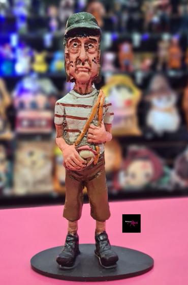 Boneco chaves com sanduiche de presunto 19cm resina - Resillex ...