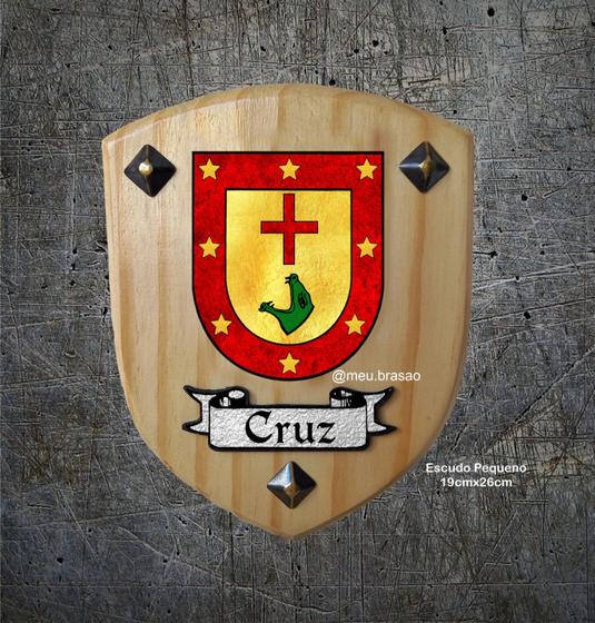 Brasão da família Cruz na madeira - @meu.brasao - Escultura / Troféu de ...