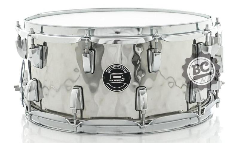 Caixa D-One Pro Series Hammered Steel Shell 14x6,5 com Casco em Aço ...