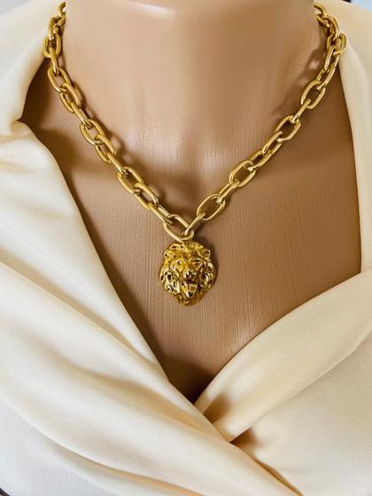 Colares modelo de leão folheado a ouro e prata - Dondocas.Bijus - Colar ...