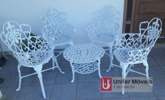 Conjunto de Mesa Para Jardim Floral com 4 Poltronas e Mesa Baixa em ...