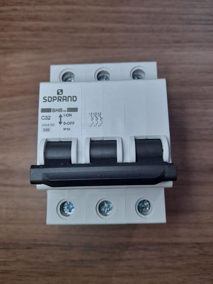Disjuntor Tripolar 3P 32A 3KA CURVA C SHB3 GII-C032A - Soprano - Disjuntor Caixa Moldada ...