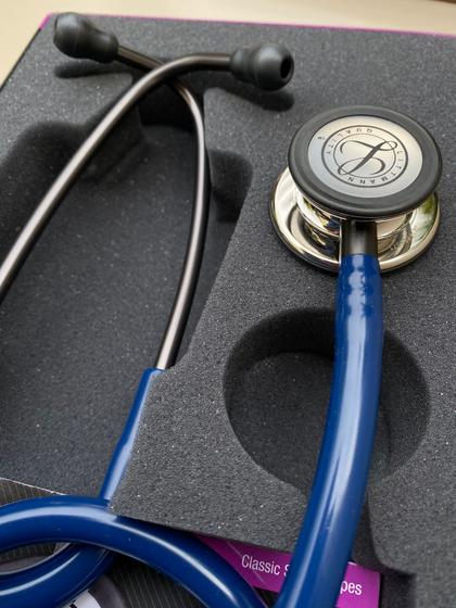 Estetoscópio Littmann Classic III 5863 Navy Blue Mirror - 3M - 3M ...