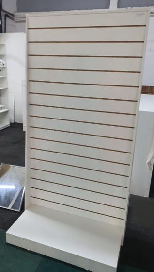Expositor Central MDF com 2 Face Canaletada 183cm x 93cm x 90cm - A ...