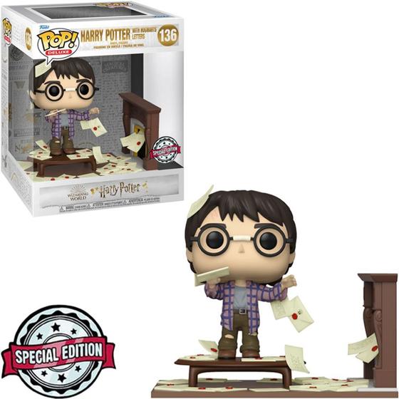 Funko Pop! Harry Potter Deluxe Harry w Hogwarts Letters 136 - Funko ...