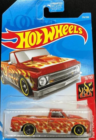 Hot Wheels Flames - '67 Chevy C10 - Carrinho de Brinquedo - Magazine Luiza