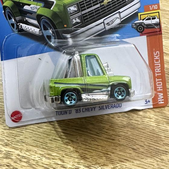 Hot Wheels - Toon'd '83 Chevy Silverado - HKH98 - Carrinho de Brinquedo ...