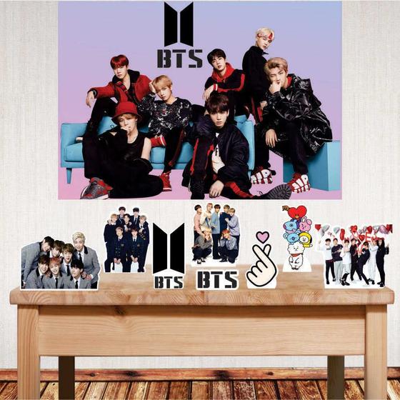 Kit festa BTS com painel poli banner e displays de mesa - Companhia do ...