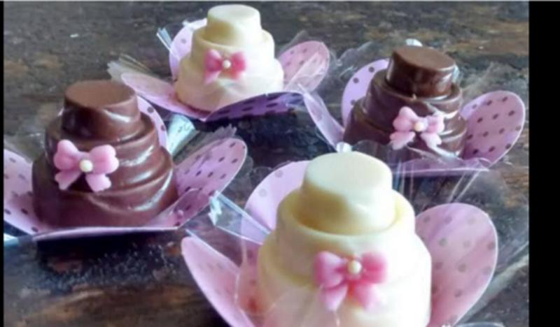 Mini bolo de chocolate 24 uni - Doces Dinda - Bolo / Bolinho / Mini ...