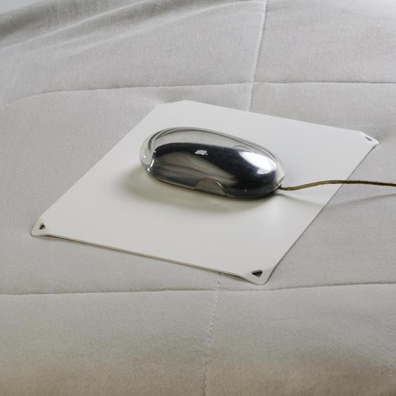 Mouse Pad Bed - Rígido para Cama ou sofá em Alumínio - Branco - Maxx ...