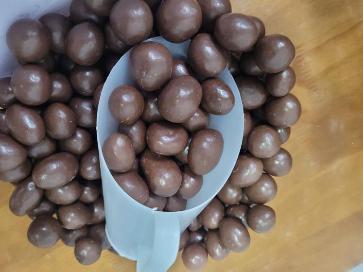 Tâmara com chocolate ao leite - Chocolates Nelbom - Chocolate / Barra ...