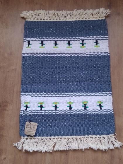 Tapete Artesanal ,em Algodão e Malha Reciclada, Azul e Branco, feito em ...