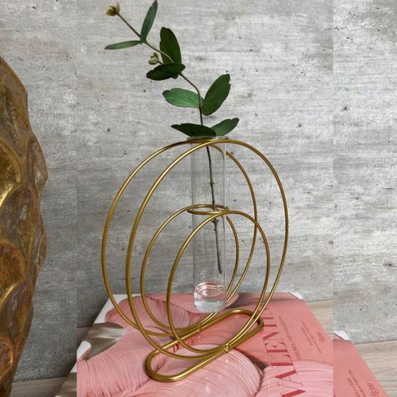 Vaso de vidro tubo com suporte em metal dourado 21x20cm - LILIAN GIFT ...