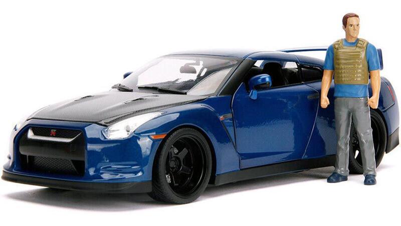 Velozes Furiosos Nissan GTR R35 Luz e Figura Brian Jada 1/18 ...