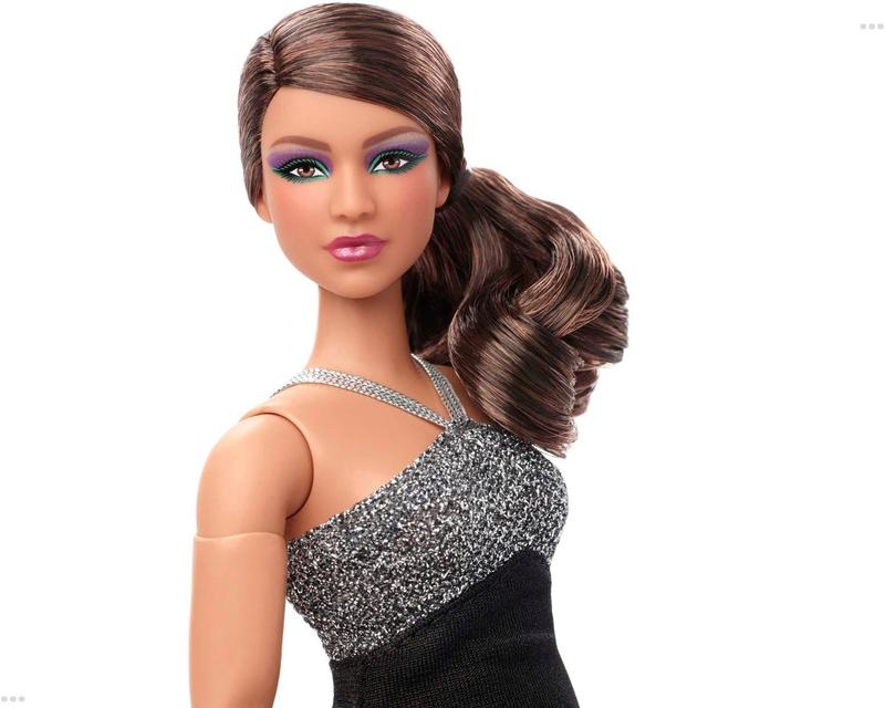 Barbie Signature Looks 12 Cabelos Castanhos Ondulados Curvy - MATTEL ...