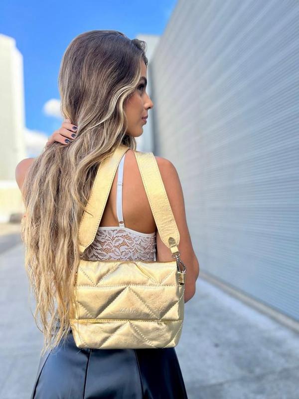 Bolsa feminina de couro transversal e matelassê dourada Elisa - Zanon ...